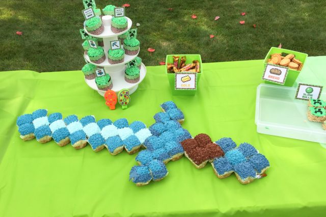 Minecraft Cupcake Cake - Mommy's Fabulous Finds